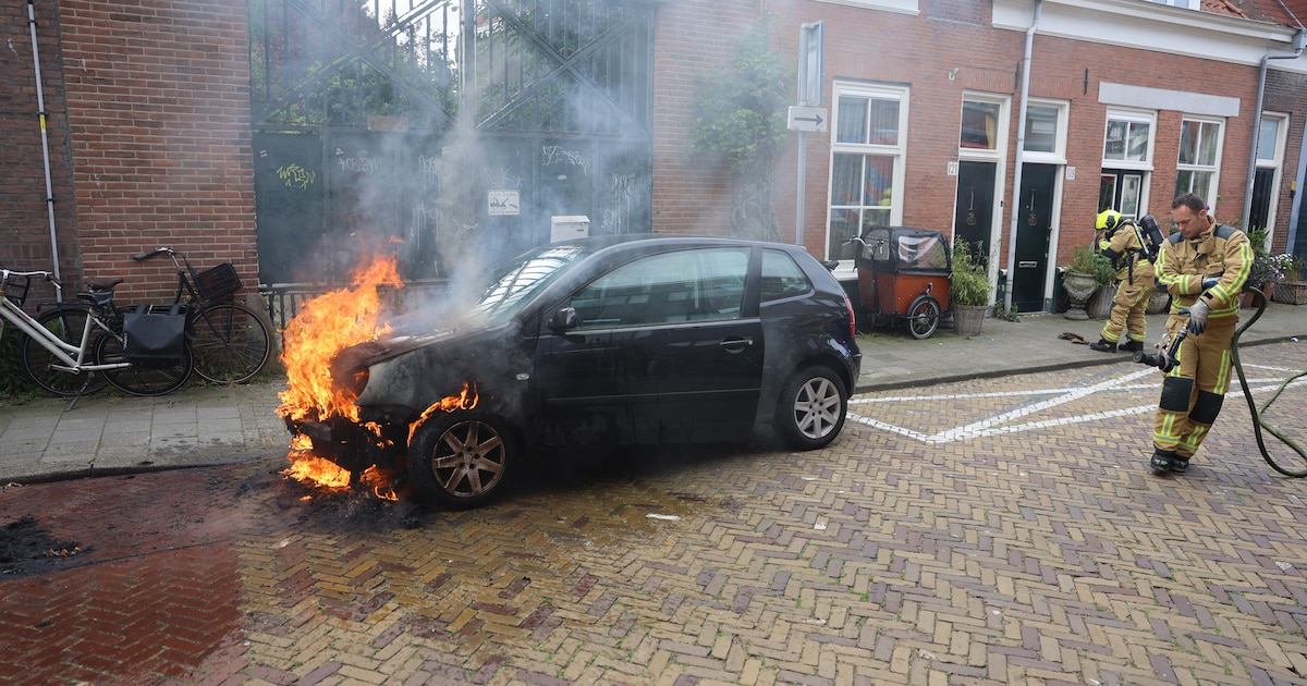 Auto vliegt in brand kort nadat bestuurder uitstapt in Scheveningen ...