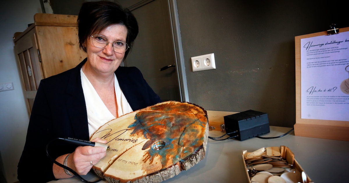 Met een stuk hout geeft Astrid ‘mensen een plek waar ze stil kunnen ...