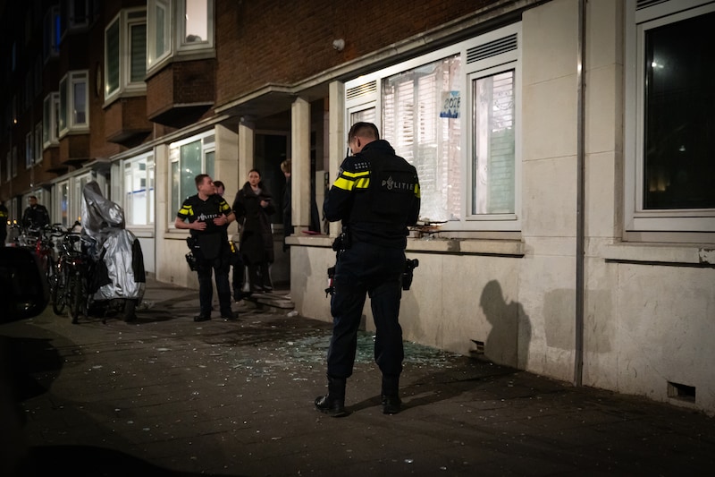 Raam aan diggelen na explosie op Pleinweg in Rotterdam | 112 nieuws ...