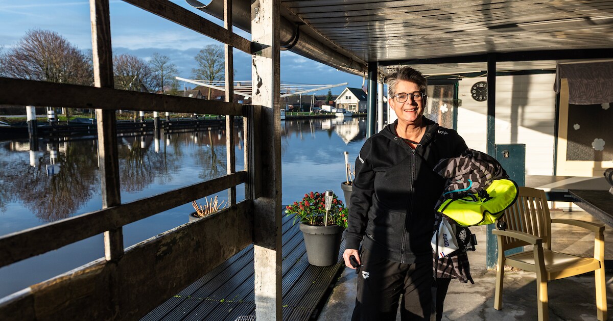 Annette zwemt voor haar overleden vader 22 kilometer het IJsselmeer ...