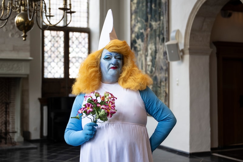 ‘Onzen Hubert’ als smurfin was een hit | Regio | AD.nl