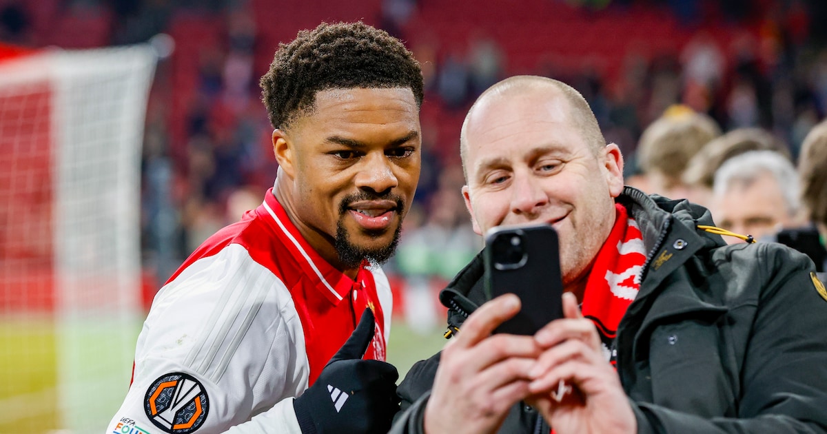 Ajax verhuurt topverdiener Chuba Akpom: aanvaller keert terug naar Engeland | Johan Inan | AD.nl