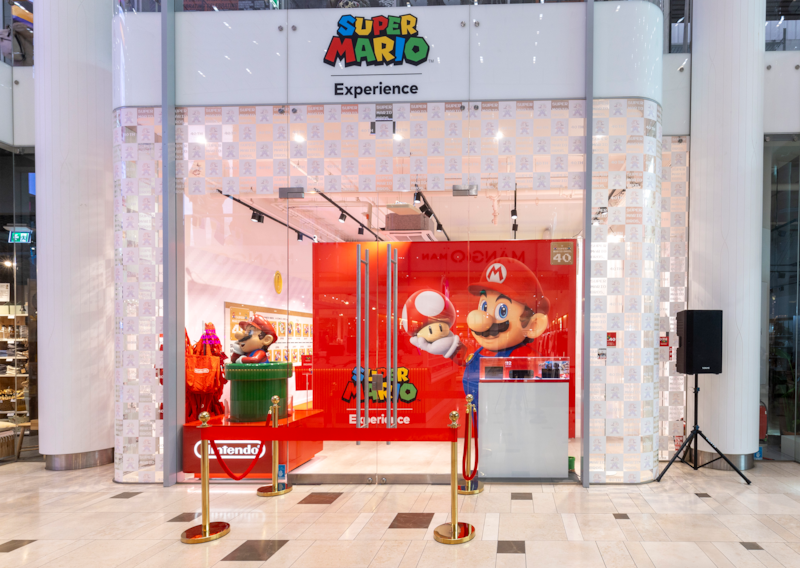 Gekte in winkelcentrum Utrecht, lange rijen voor gratis Mario ...