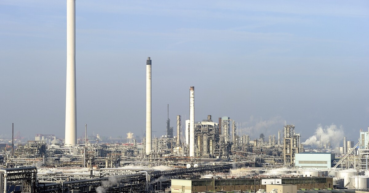 Shell begint met uitbreiden van raffinaderij in Pernis | Economie | AD.nl