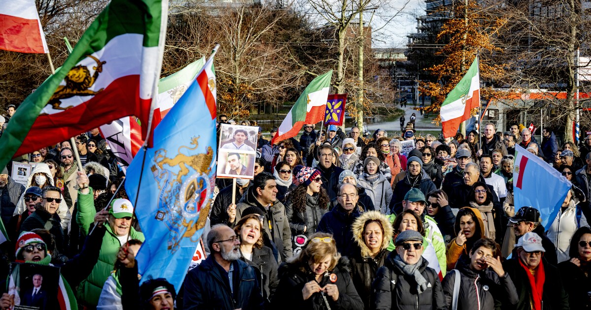 Herdenking voor slachtoffers van Iraanse regime in Den Haag | Den Haag ...