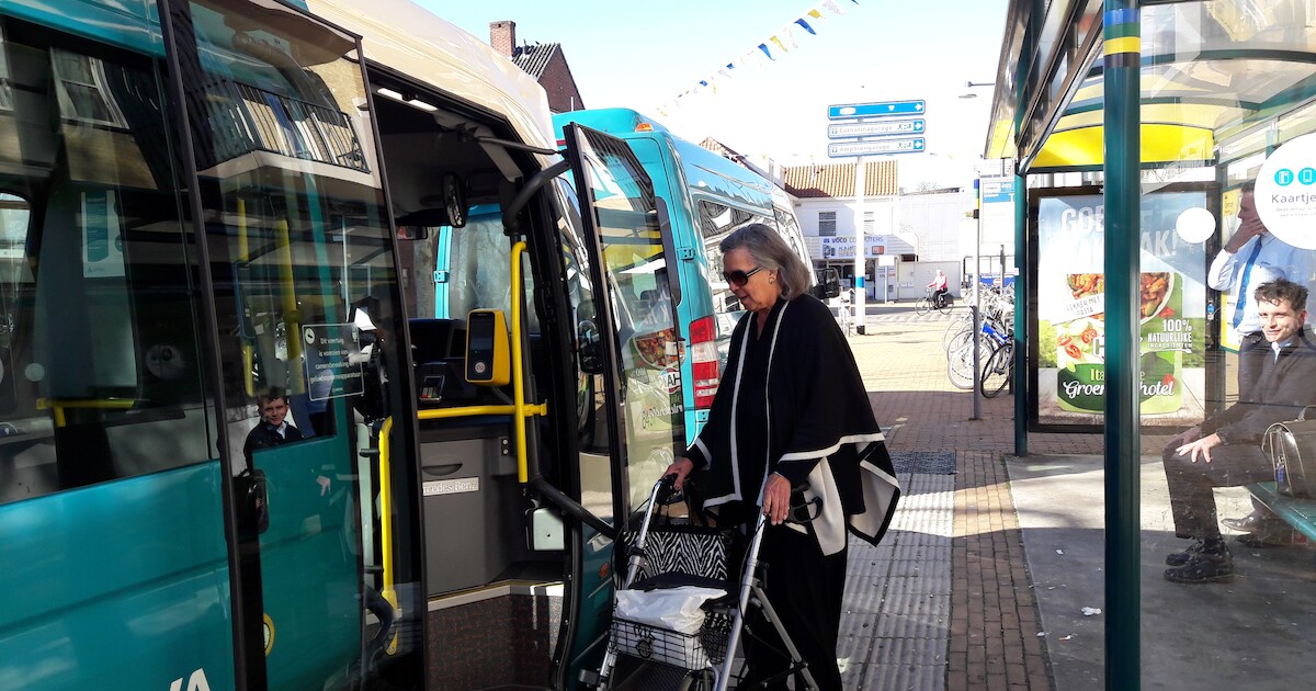 Proef met ‘s avonds kleine stadsbus door Alphen verlengd | Alphen | AD.nl