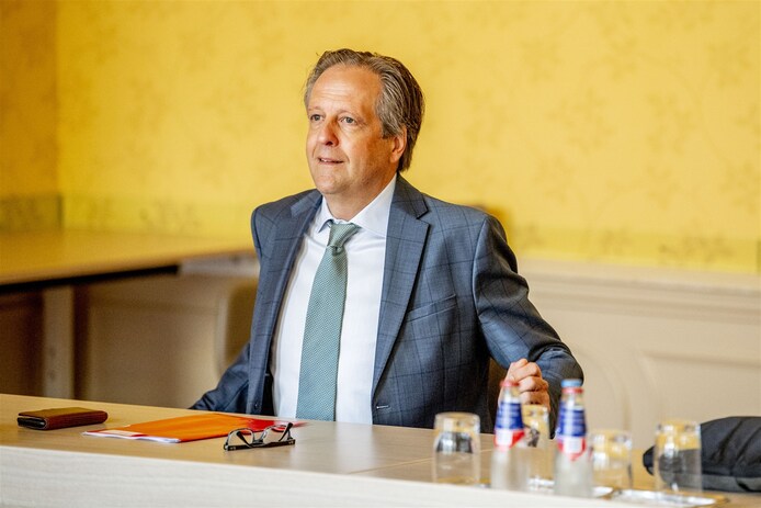 Pechtold durfde nog niet naar huizen te kijken in Delft, maar is nu om ...