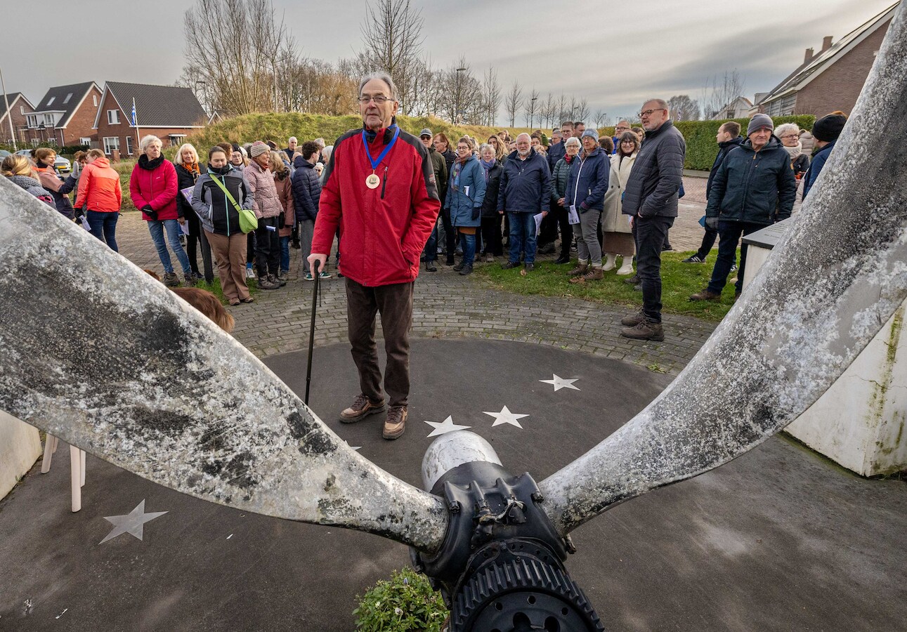 Razend druk bij derde van vijftien herdenkingswandelingen Slag om de ...