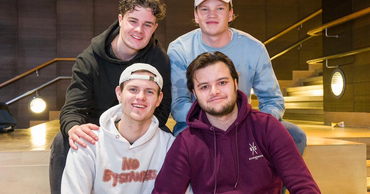 Viertal bedankt pleegouders voor ‘liefde, vrolijkheid en positiviteit’ | Gezin | AD.nl