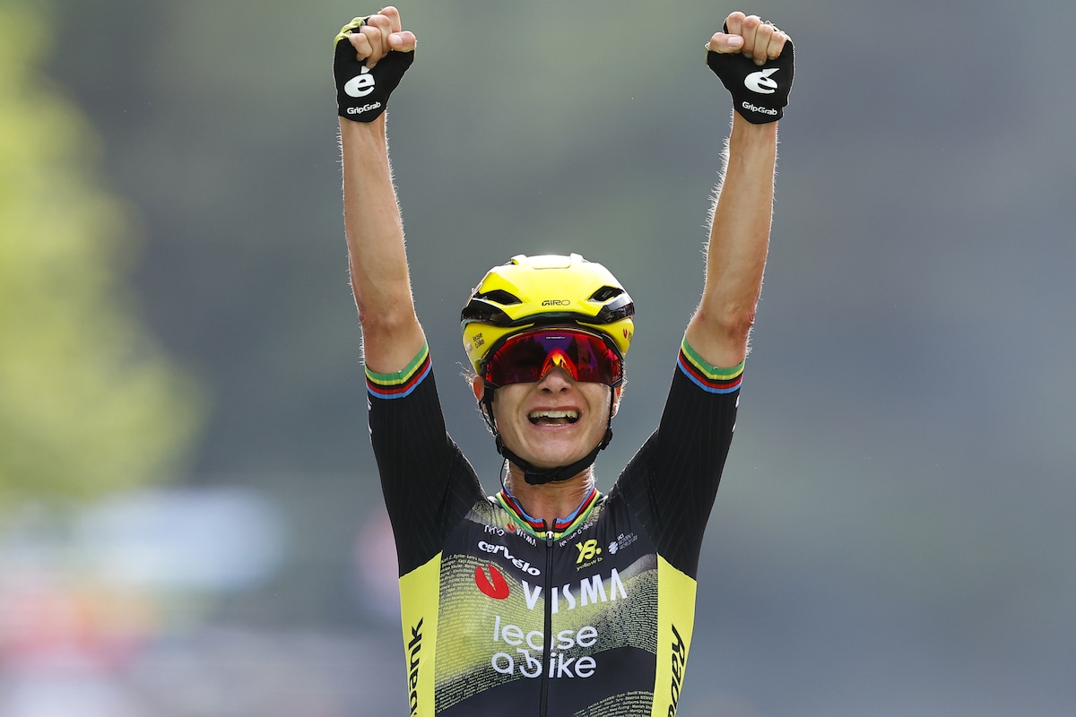 Marianne Vos slaat dubbelslag met sprintzege in eerste etappe in Tour ...
