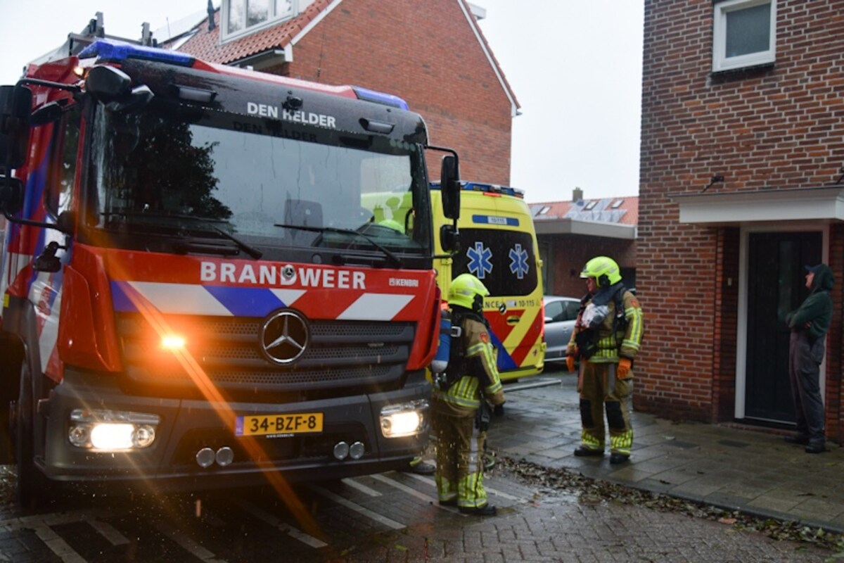Twee mensen naar het ziekenhuis na ongeval met bijtende stof in Den ...