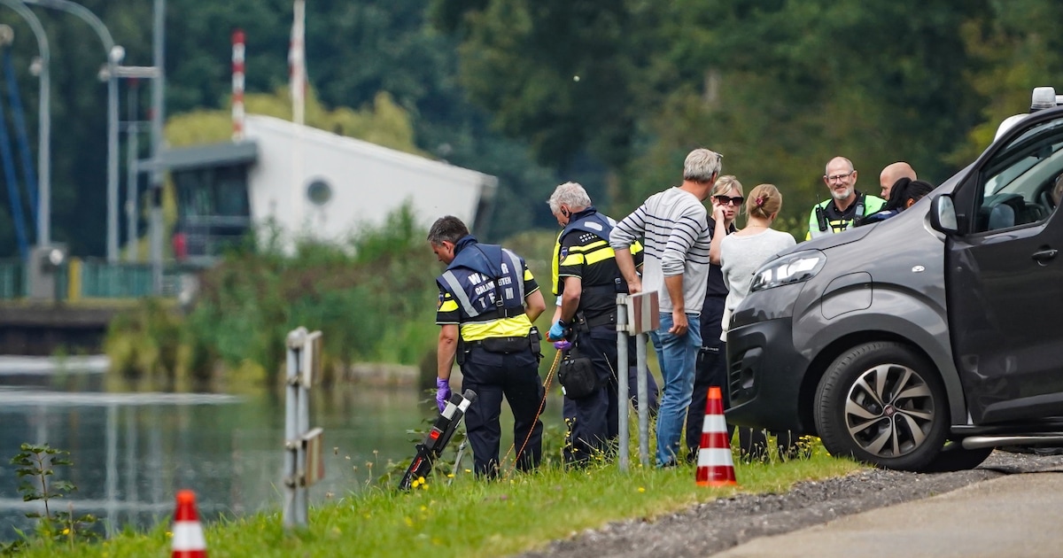 Vrouw (72) in kanaal Tynaarlo door misdrijf om het leven gekomen: politie doorzoekt woning Assen ...