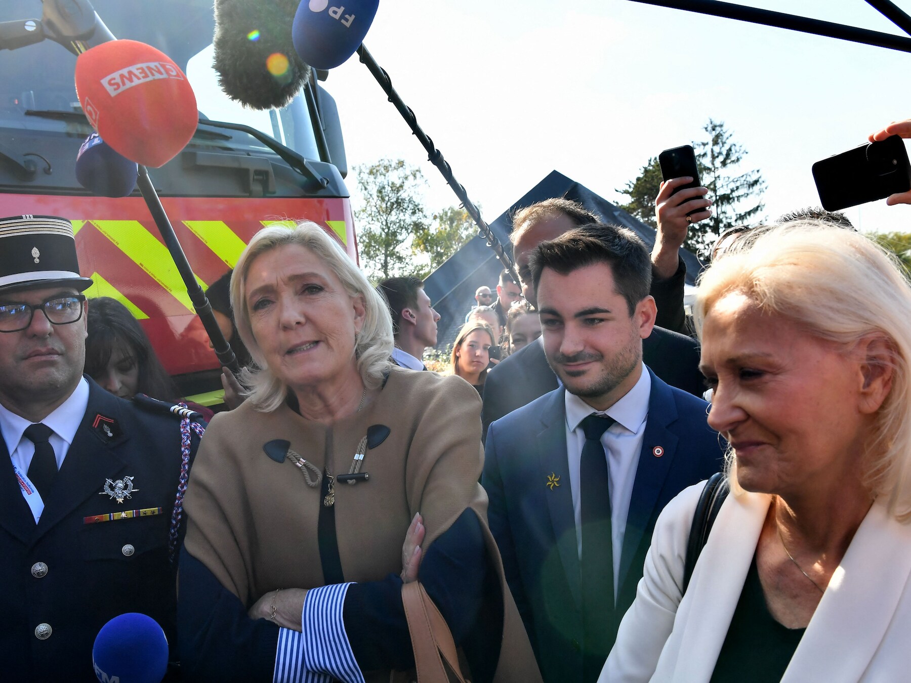 Sarah Ferguson raakt steeds verder verstrikt in Epstein-schandaal en ...