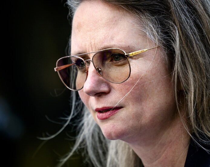 Dit portret op haar werkkamer zegt alles over minister Agema | Politiek ...