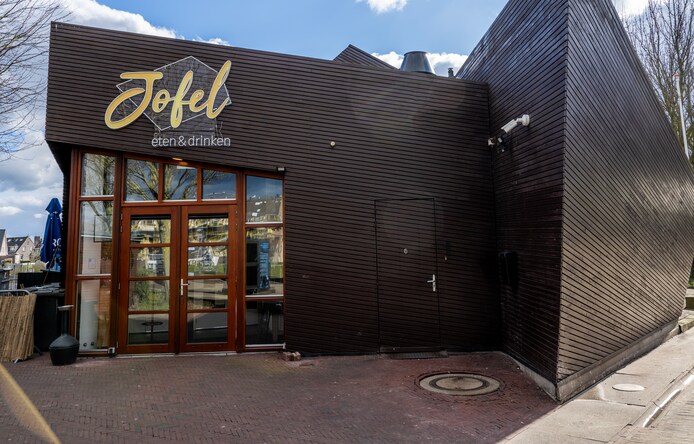 In dit restaurant is de sfeer huiselijk en komt de vleesliefhebber aan ...