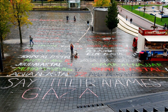 Jaarbeursplein vol namen oorlogsslachtoffers in Gaza: ‘Verdienen het om gezien te worden ...