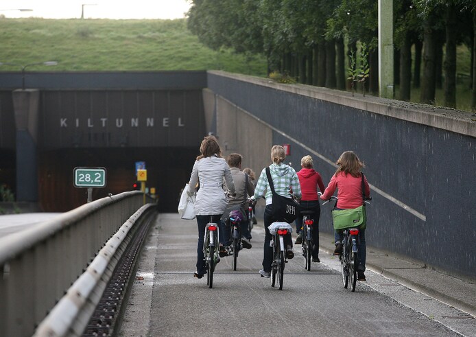 Waarom een smogstofzuiger goed is voor de Kiltunnel, maar niet voor Alblasserdam | Dordrecht | AD.nl