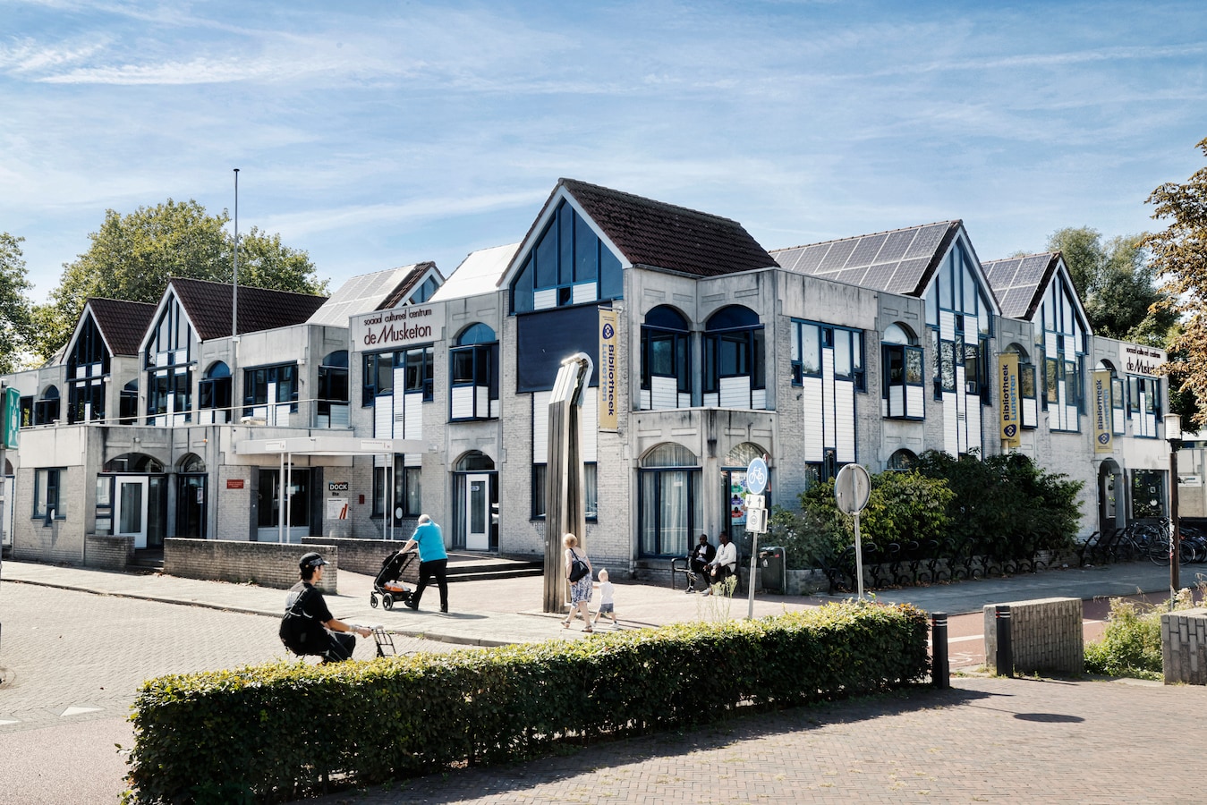 Na acht jaar vertraging is opknapbeurt Utrechts wijkcentrum en jaren 80 ...