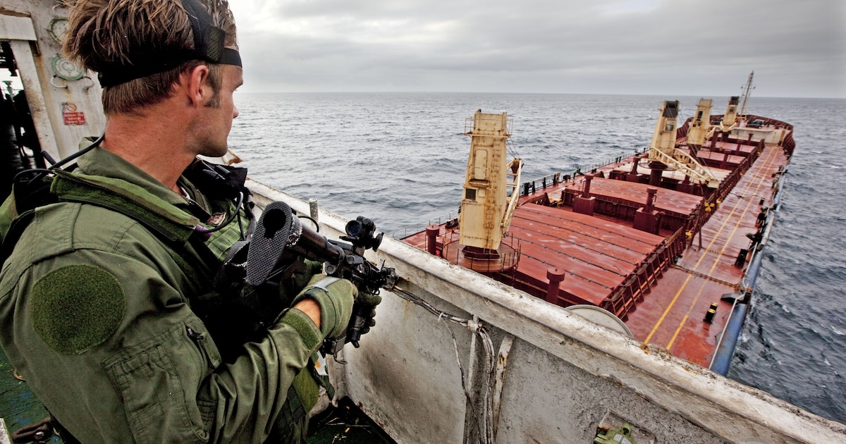 Nietsontziende piraat 'Major' kaapt twee schepen, maar dan blijkt dat ...