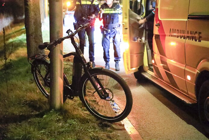 E-biker gewond aangetroffen op autoweg in Amersfoort en met spoed naar ...
