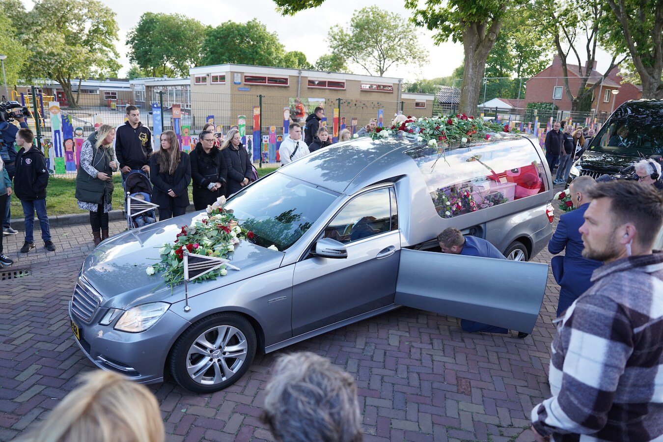 ‘Gentleman’ Jeffrey (10) was lieve broer voor ‘divaatje’ Emma (8 ...