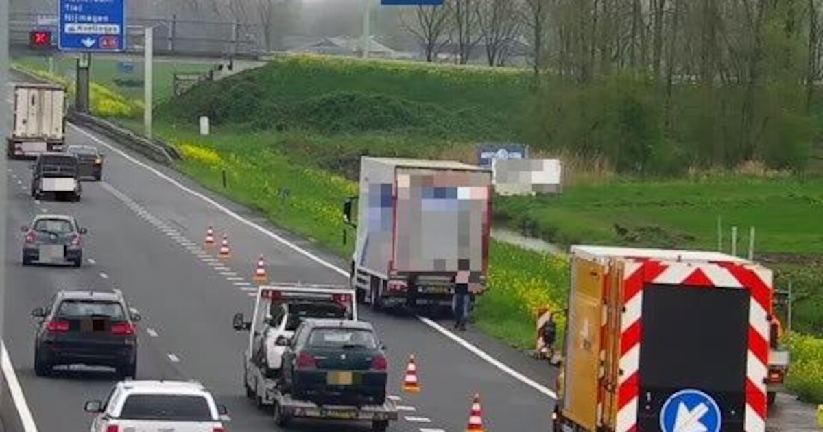 Kapotte vrachtwagen zorgt bij knooppunt Gorinchem voor vertraging | Gorinchem | AD.nl