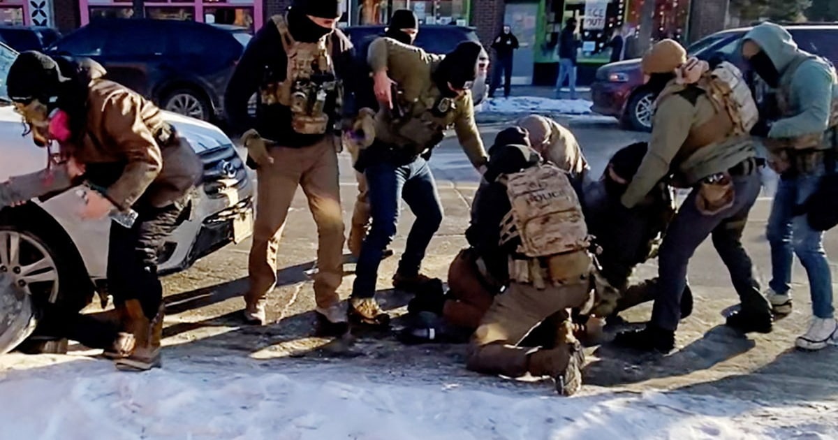 LIVE VS | Onderzoekers bekijken bodycambeelden van worsteling met Alex ...