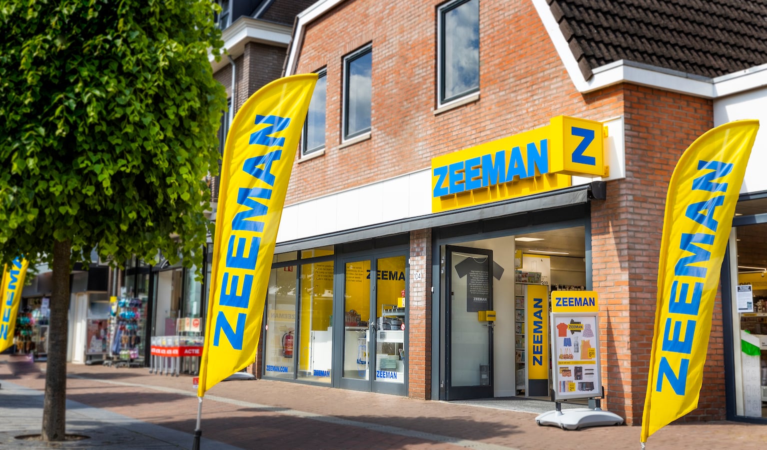 Zeeman sluit tientallen buitenlandse winkels en vertrekt uit twee ...