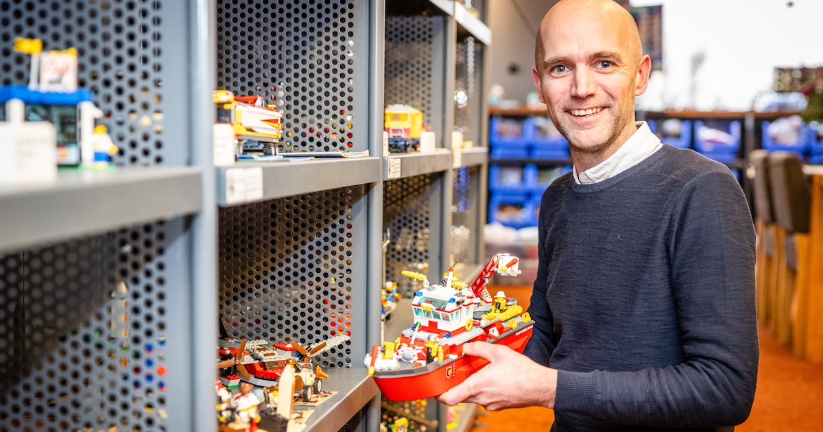 Bas bouwt in nieuwe legowinkel samen met mensen met beperking ...