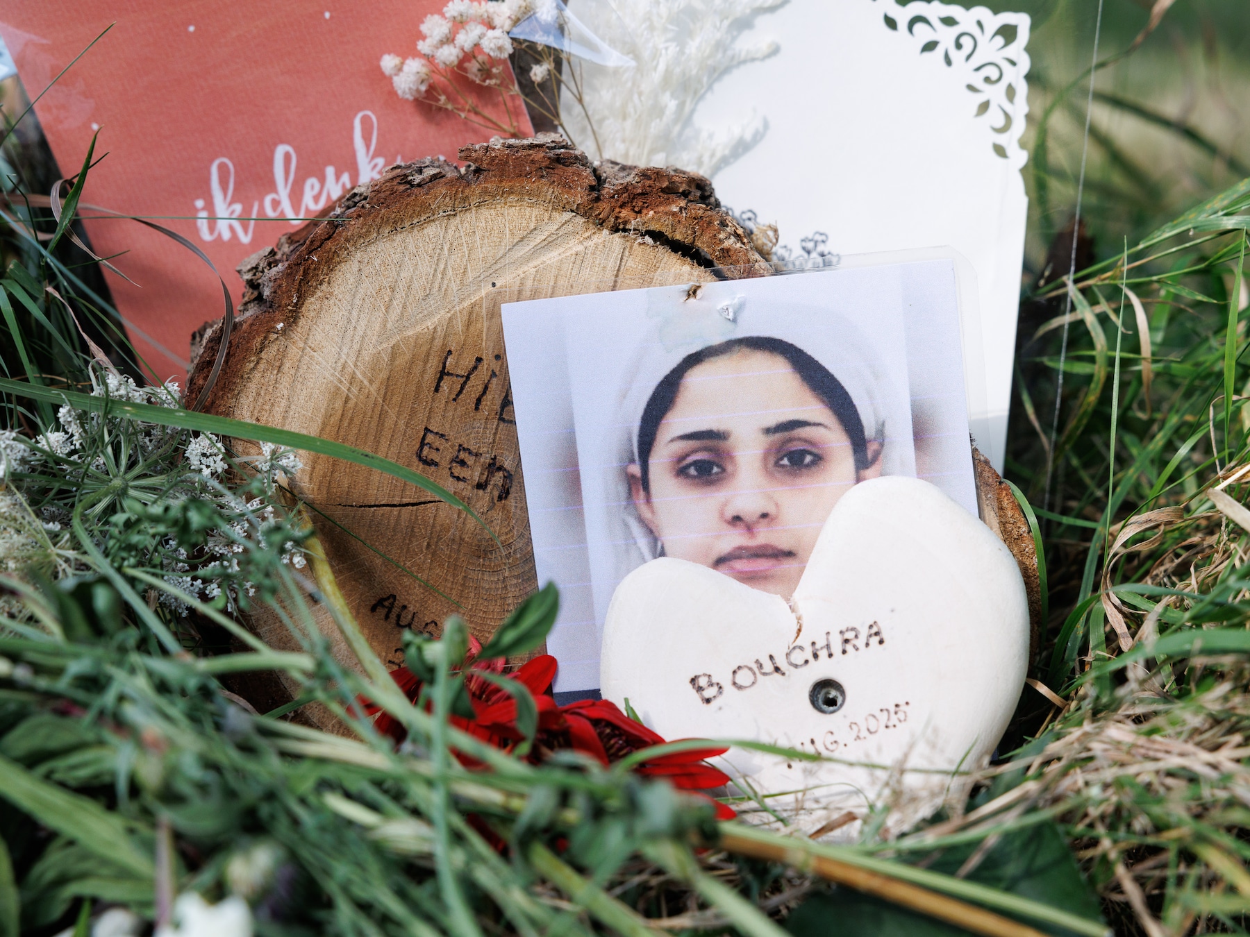 Familie van Lisa (17) aanwezig bij indrukwekkend eerbetoon in Abcoude ...