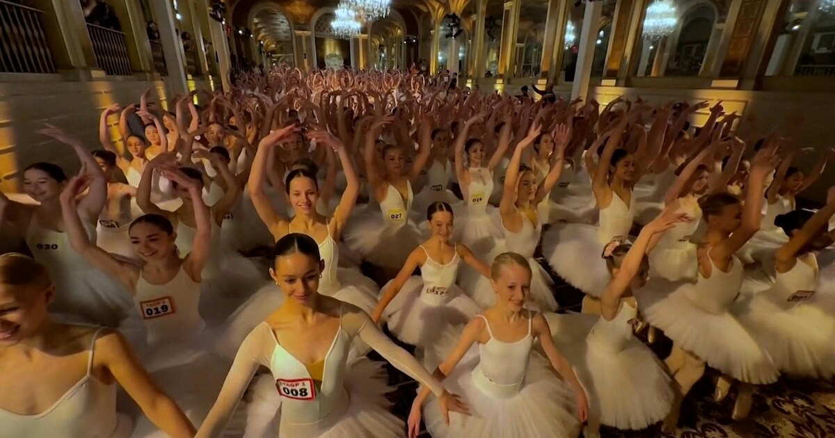 VIDEO | 353 ballerina's op spitzen dansen tegelijk een wereldrecord ...