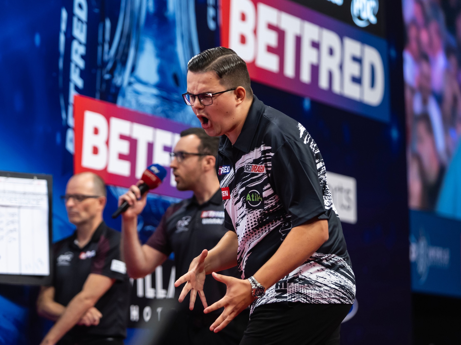 Michael van Gerwen verzette na scheiding zijn zinnen op Ibiza en Tomorrowland, nu wint hij ...