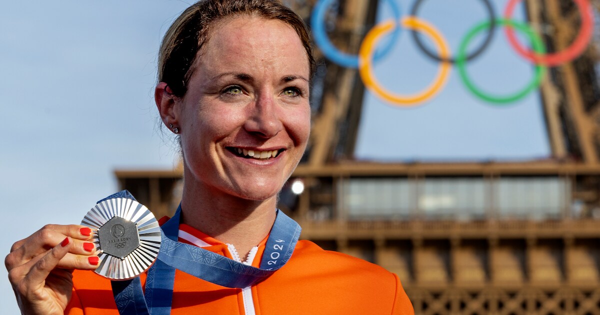 Zilveren Marianne Vos laat een traan: ‘Ik sta hier wel mooi onder de ...