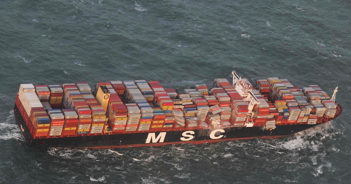 Giftig poeder uit te water geraakte containers gevonden op ...