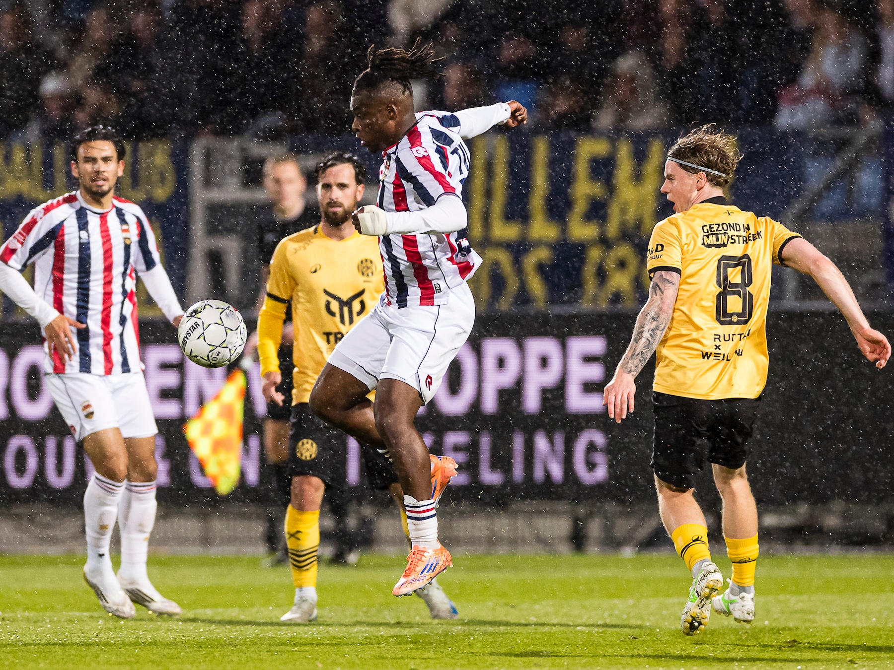 Bizarre goal, bizarre slotfase: gehavend Willem II houdt een punt over ...