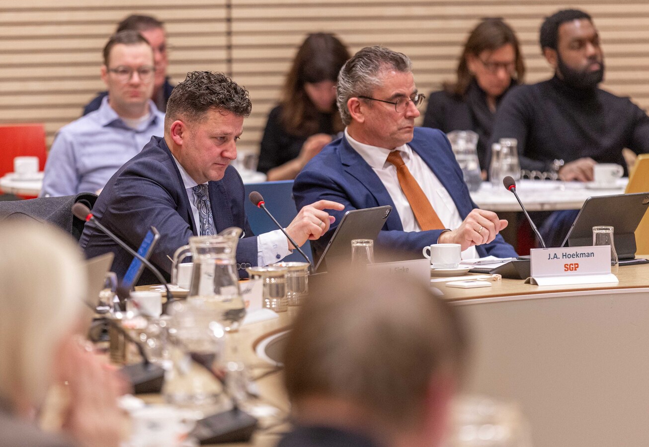 En dan slaat ineens de vlam in de pan in de Zeeuwse raadszaal: ‘Niveau ...