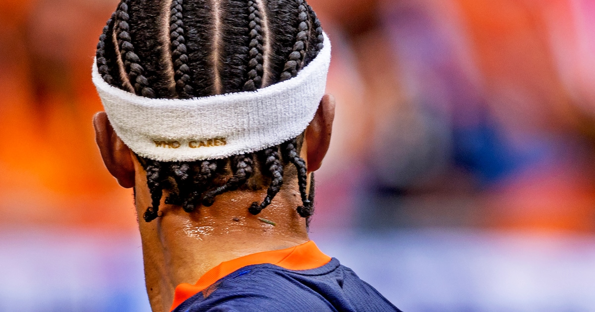 Memphis Depay toont nieuwe verwijzing op veelbesproken zweetband: ‘Who ...
