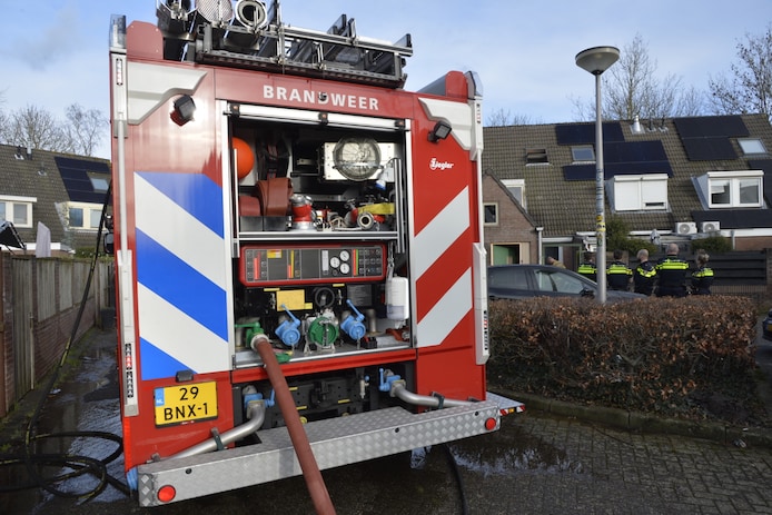 Brandend matras uit het raam gegooid bij woningbrand in Etten-Leur | Etten-Leur | AD.nl