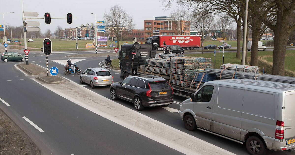 Gemeente wil flitspaal bij berucht kruispunt Raalte, maar: OM moet beslissen | Raalte | AD.nl