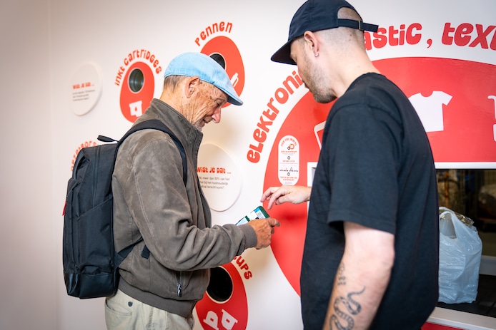 Geen plakkerige vloeren en mannen in gekleurde overals: deze ...