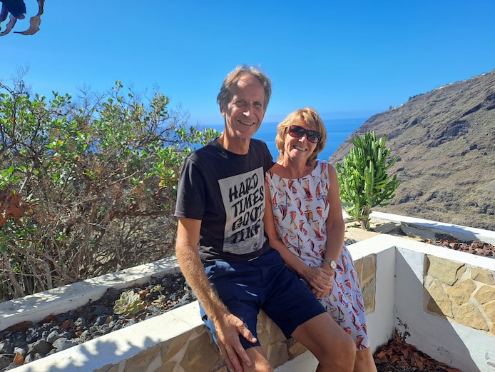 Twee jaar na eruptie van de vulkaan op La Palma pakken Karel en Marja ...