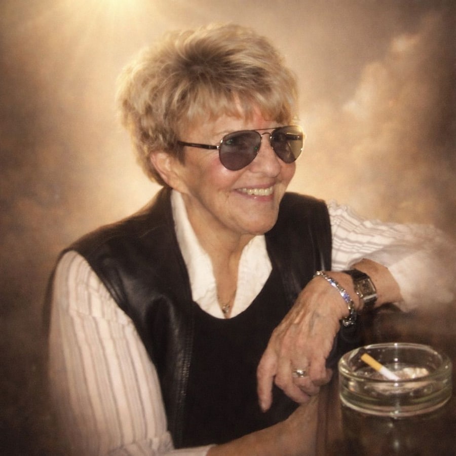 Veertig jaar lang is Nan (85) het kloppende hart van de City Bar: ‘Dit ...