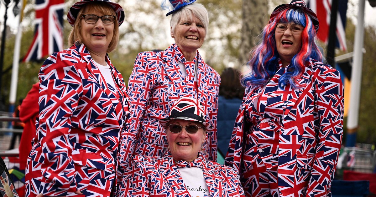 Britse royalty-fans pakken uit met kostuums en hopen glimp van ...