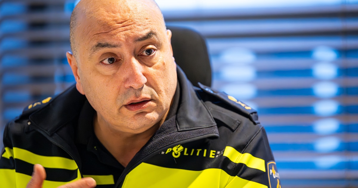 Regelmatig wordt de nieuwe politiebaas Tolga Koklu (55) aangesproken op ...