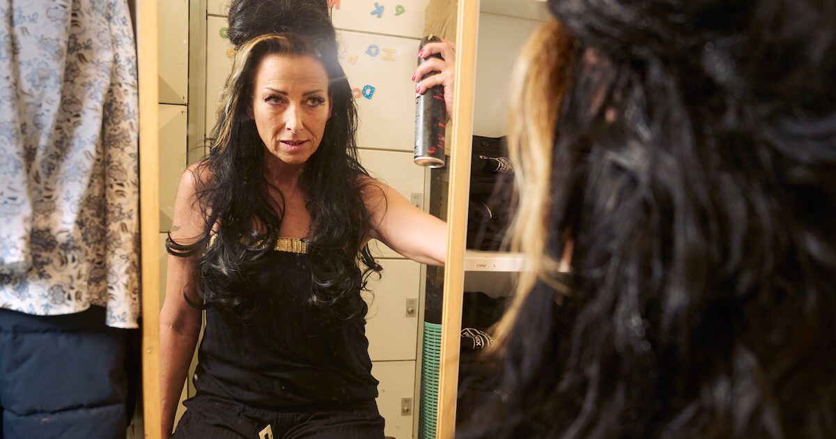Je haar zoals Amy Winehouse? Zangeres Syll doet het elke maand ...