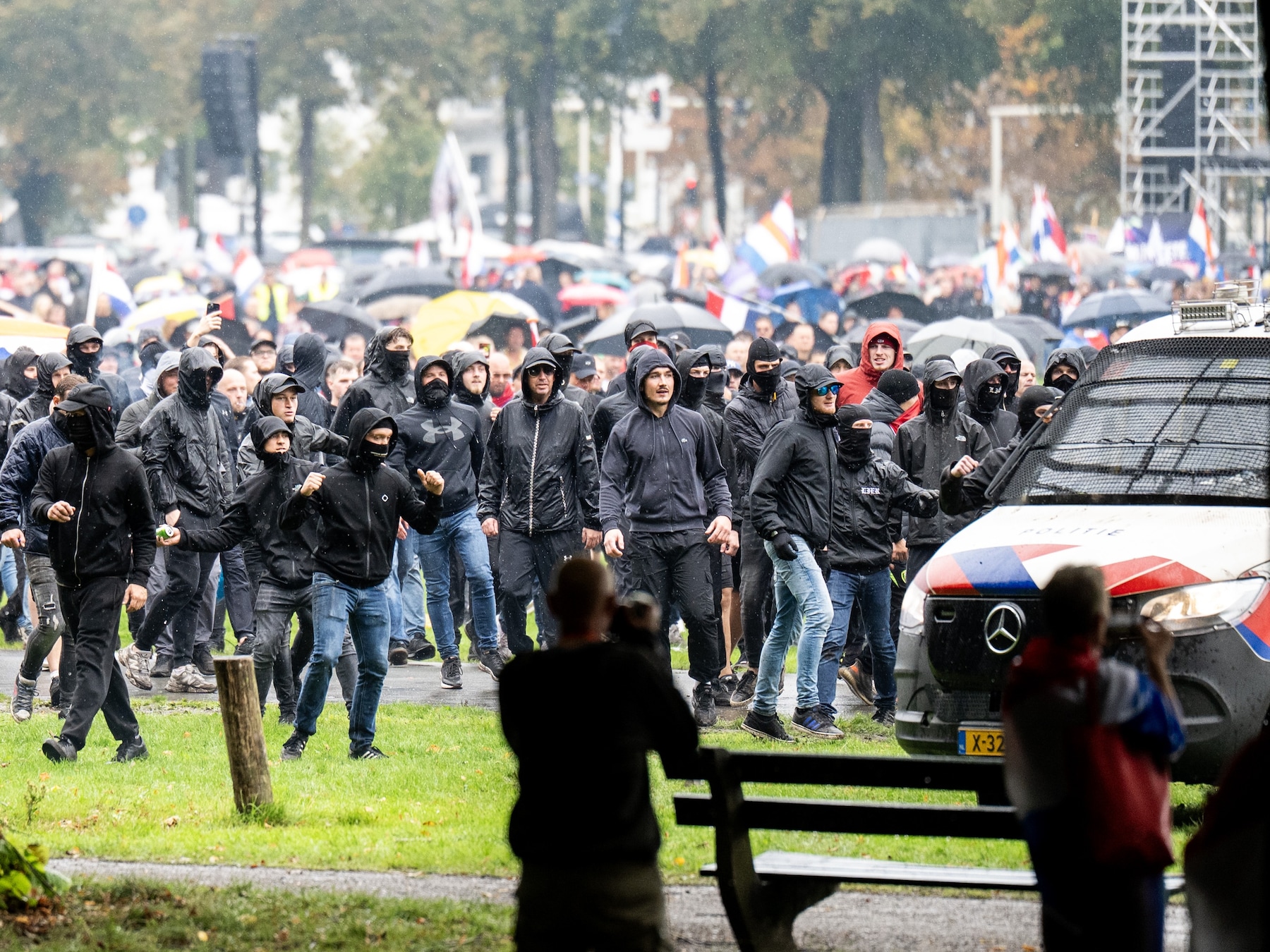 Jongen (17) in levensgevaar na schietpartij in België, vier verdachten ...