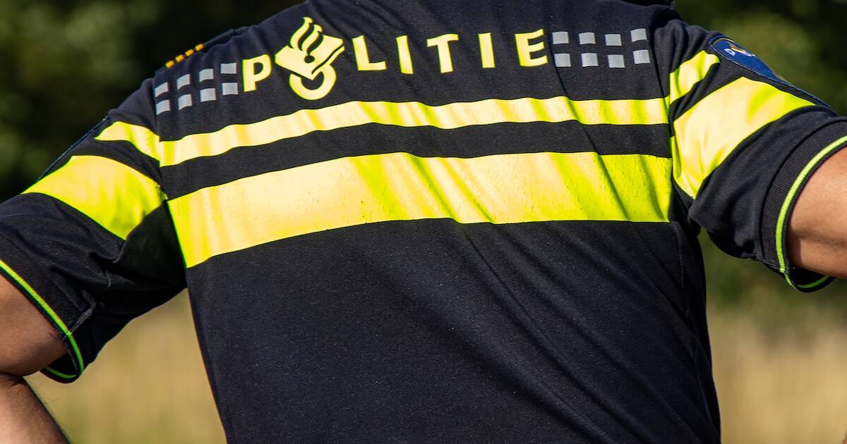 Politie zoekt getuigen van aanrijding tussen scooter en agent op fiets ...