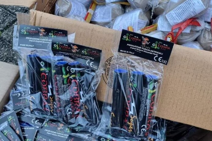 Politie ontdekt ruim 360 kilo illegaal zwaar vuurwerk in Haaren: ‘Zo’n partij kan pand volledig ...