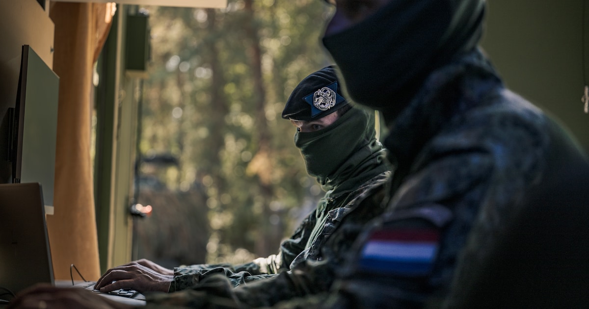 Militairen met hackers naar het slagveld: ‘Waarom brug bombarderen als ...