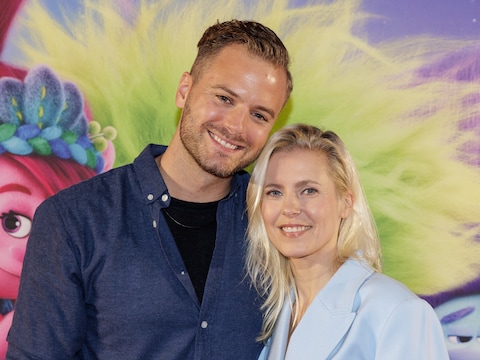 Bettina komt met opmerkelijke spray voor man Jim en Gerard slooft zich ...